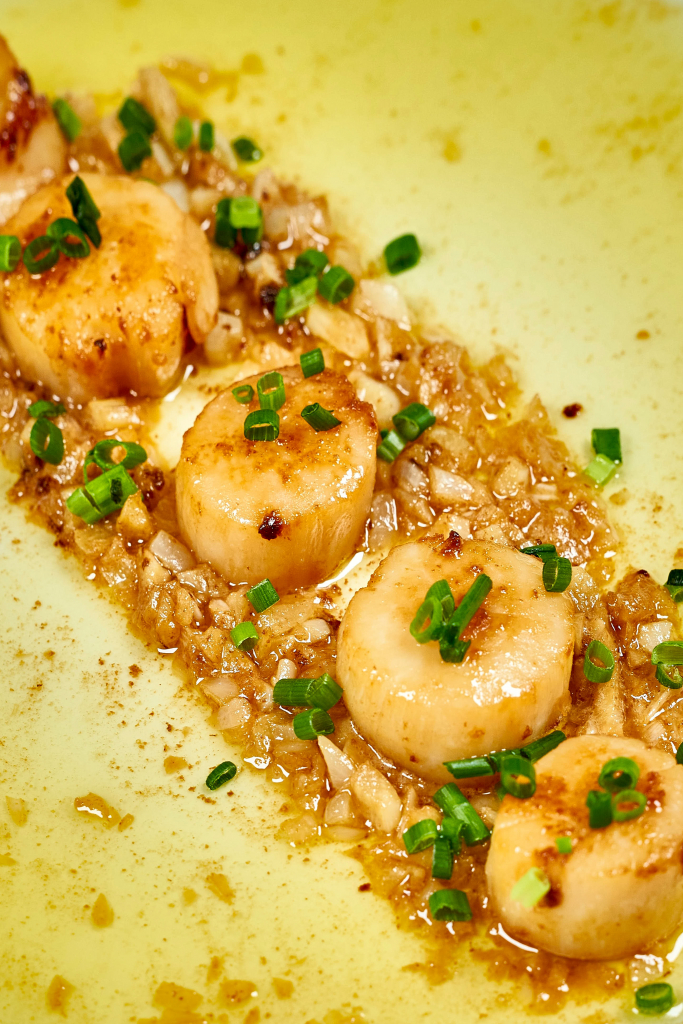 Lemon Garlic Butter Scallops - Cuisine Reinvented